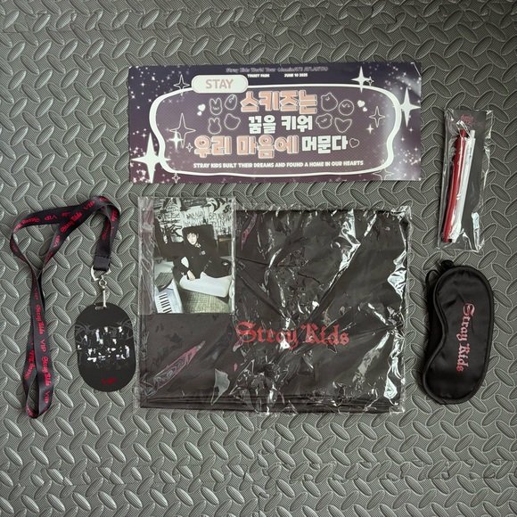 Stray Kids | Other | Stray Kids Dominate Tour Usa Vip Merch Full Gift ...
